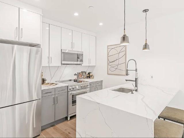 Luxury apartment complex for rent in Queens, United States