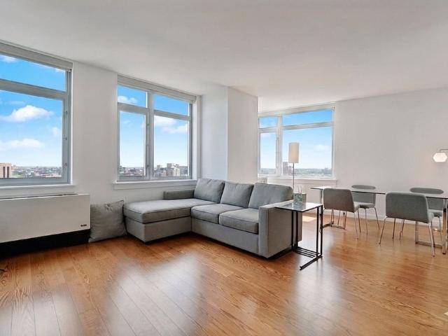 Luxury apartment complex for rent in Queensboro Hill, United States