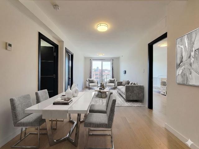 Luxury apartment complex for rent in Queensbridge Houses, United States