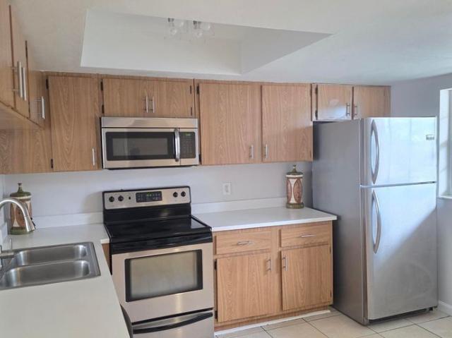 Luxury apartment complex for rent in Royal Palm Beach, United States