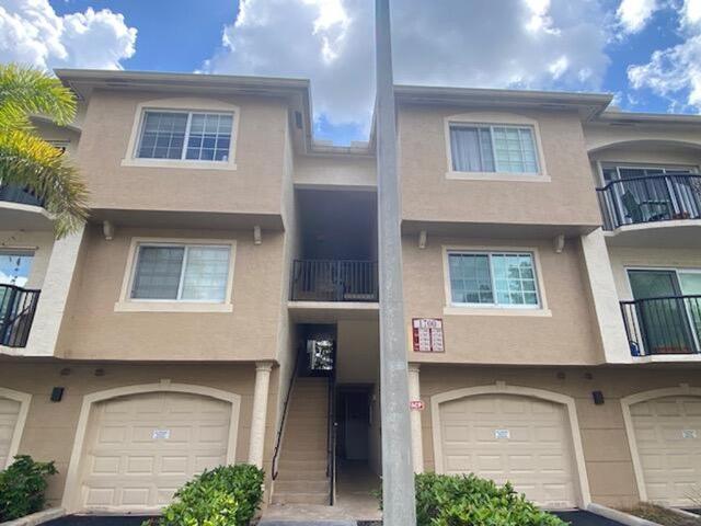 Luxury apartment complex for rent in Royal Palm Beach, Florida