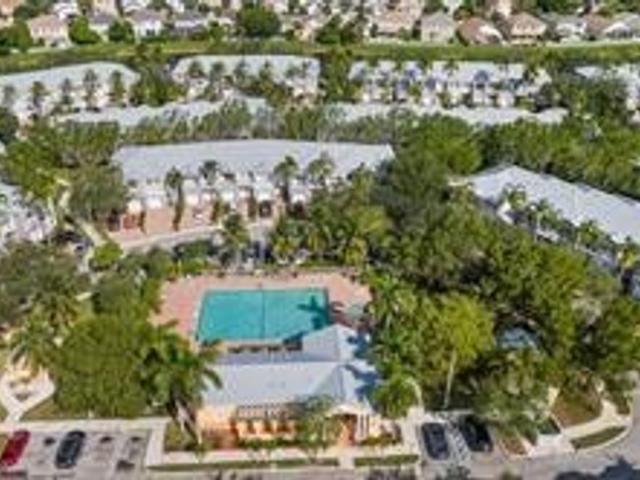 Luxury apartment complex for rent in Royal Palm Beach, Florida