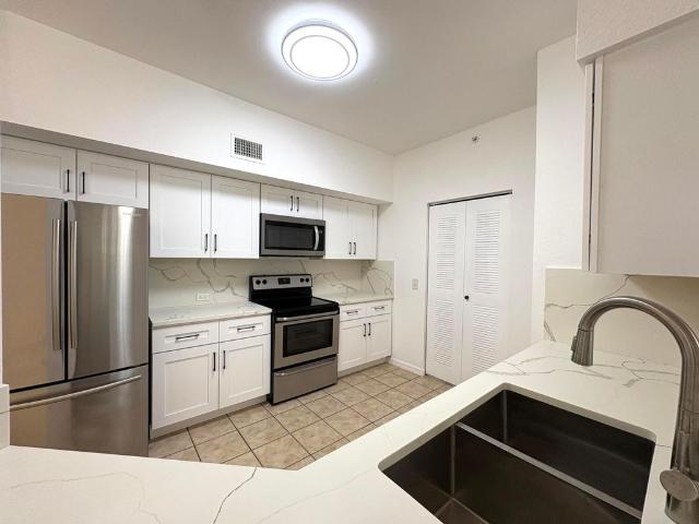 Luxury apartment complex for rent in Royal Palm Beach, Florida
