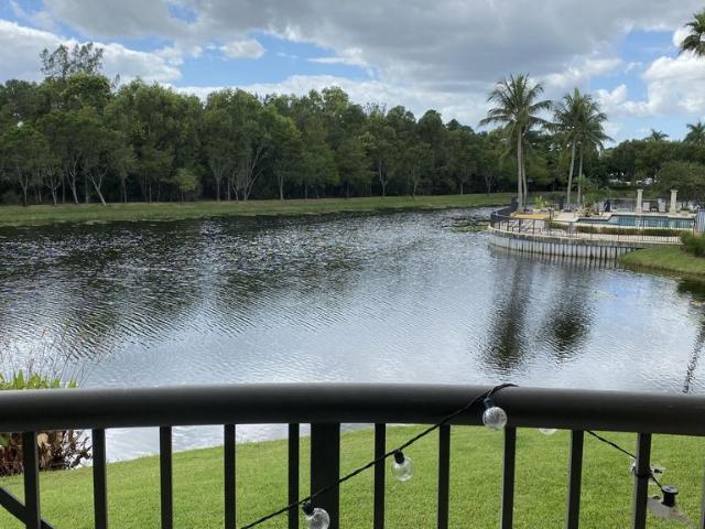Luxury apartment complex for rent in Royal Palm Beach, Florida