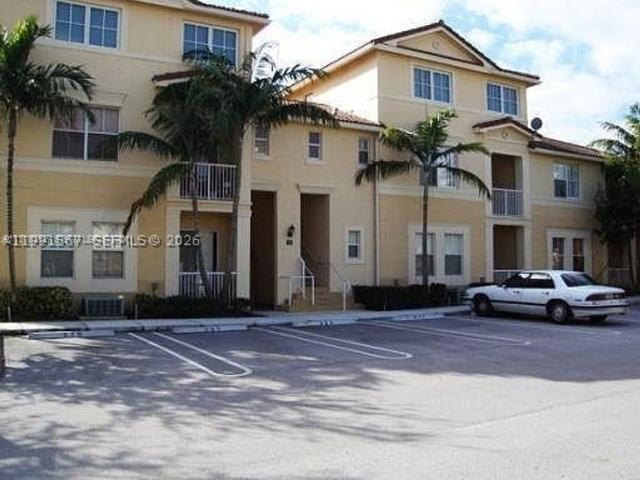 Luxury apartment complex for rent in Royal Palm Beach, Florida