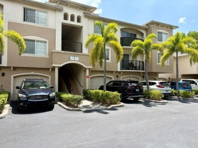 Luxury apartment complex for rent in Royal Palm Beach, Florida