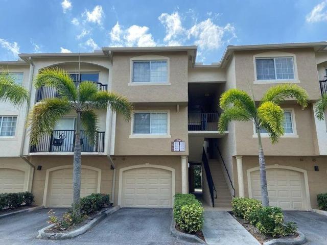 Luxury apartment complex for rent in Royal Palm Beach, Florida