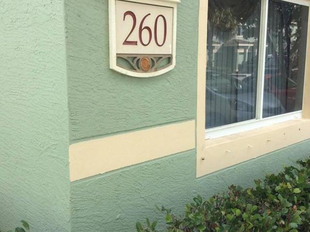 Luxury apartment complex for rent in Royal Palm Beach, Florida