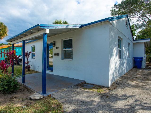 Luxury apartment complex for rent in Riviera Beach, United States