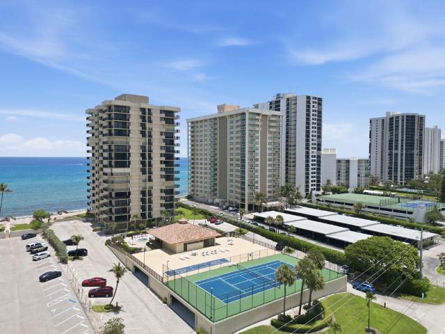 Luxury apartment complex for rent in Riviera Beach, United States