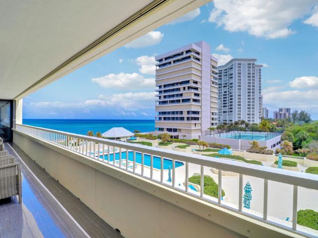 Luxury apartment complex for rent in Riviera Beach, United States