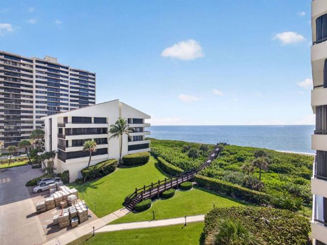 Luxury apartment complex for rent in Riviera Beach, United States