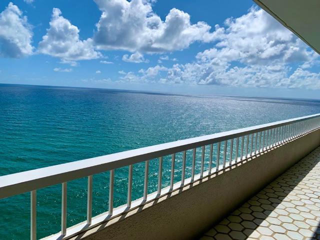 Luxury apartment complex for rent in Riviera Beach, United States