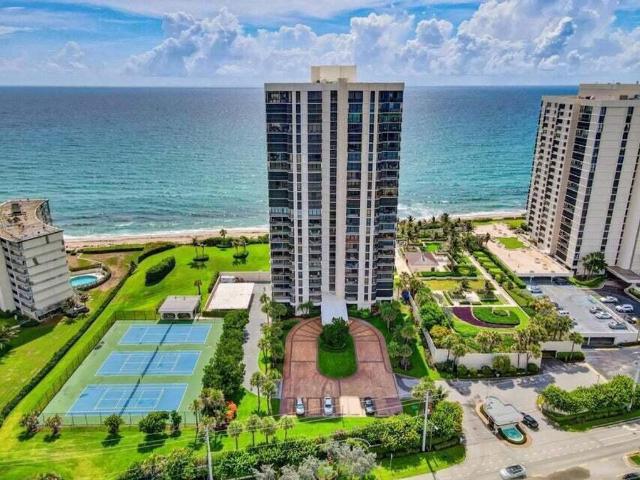 Luxury apartment complex for rent in Riviera Beach, Florida