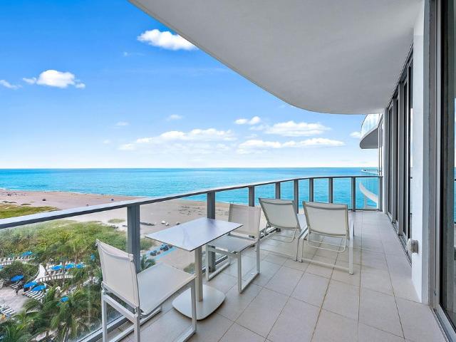 Luxury apartment complex for rent in Riviera Beach, Florida