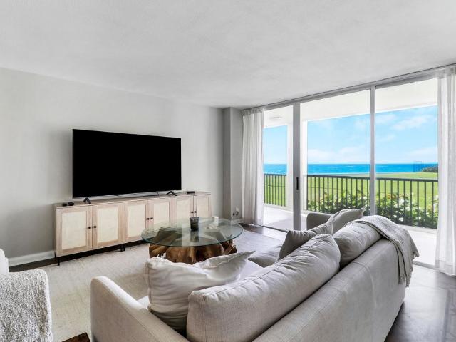 Luxury apartment complex for rent in Riviera Beach, Florida