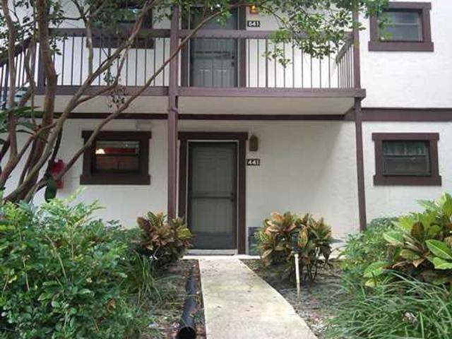Luxury apartment complex for rent in Wellington, United States