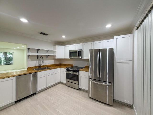 Luxury apartment complex for rent in Wellington, United States
