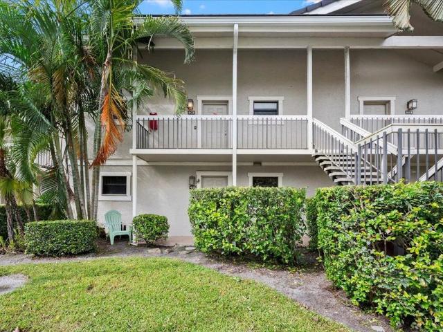 Luxury apartment complex for rent in Wellington, United States