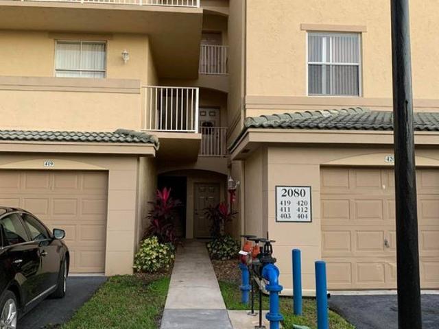 Luxury apartment complex for rent in Wellington, Florida