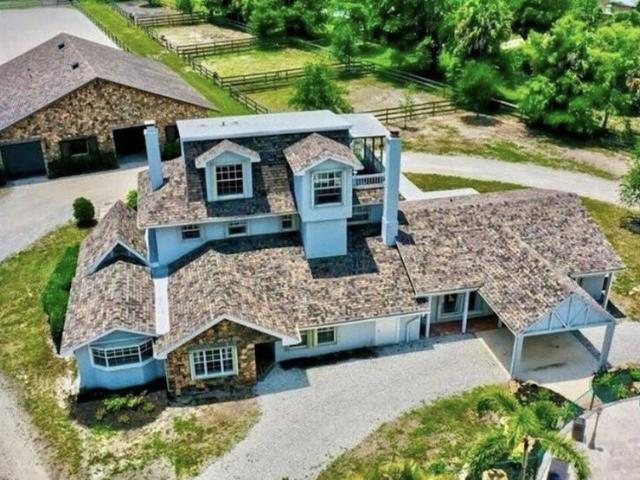 Luxury apartment complex for rent in Wellington, United States