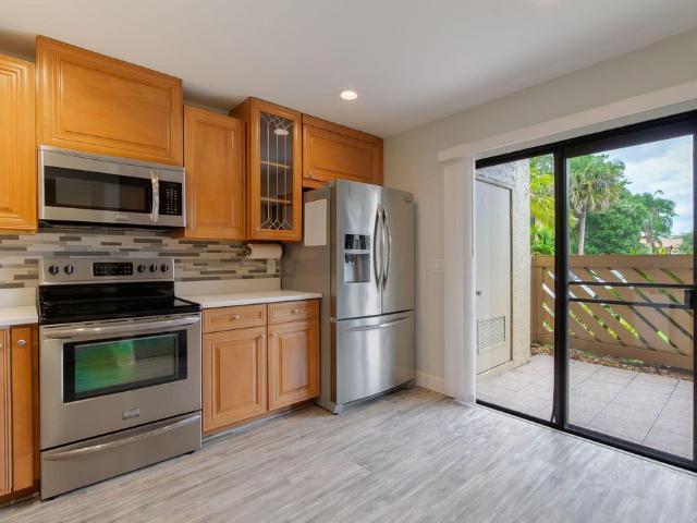 Luxury apartment complex for rent in Wellington, United States
