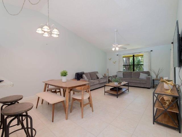 Luxury apartment complex for rent in Wellington, United States