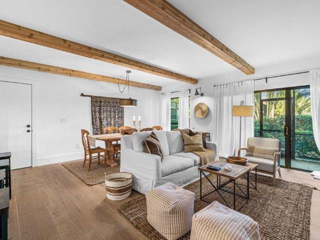 Luxury apartment complex for rent in Wellington, United States