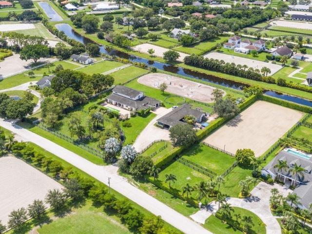 Luxury apartment complex for rent in Wellington, Florida