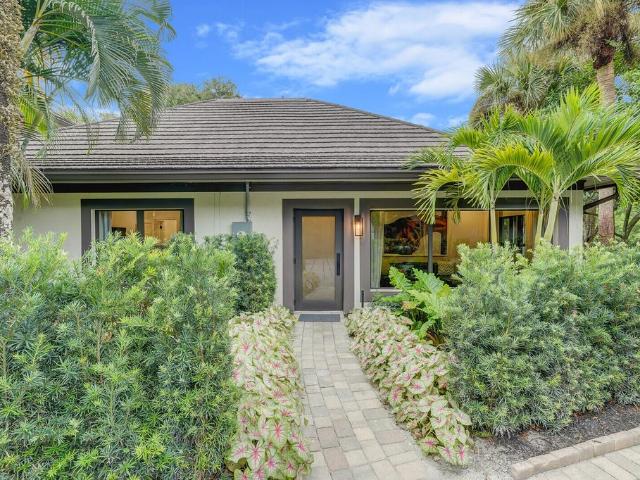 Luxury apartment complex for rent in Wellington, Florida