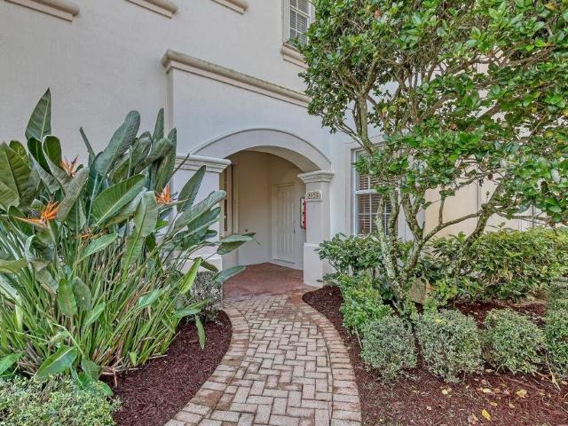 Luxury apartment complex for rent in Wellington, Florida
