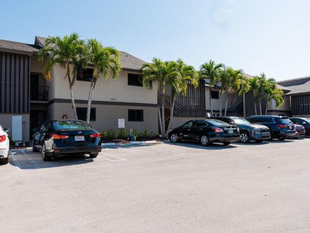 Luxury apartment complex for rent in Wellington, United States