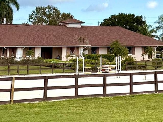 Luxury apartment complex for rent in Wellington, Florida