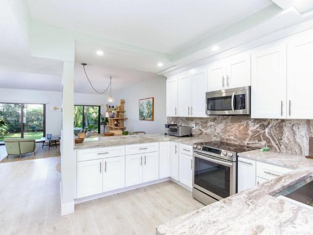 Luxury apartment complex for rent in Wellington, Florida