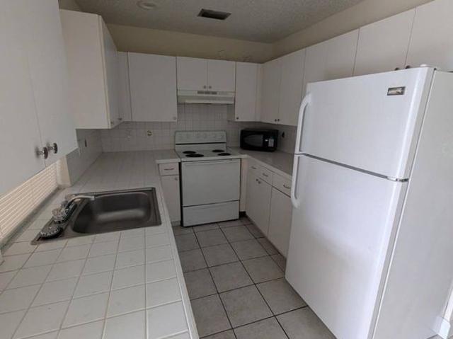 Luxury apartment complex for rent in Wellington, Florida