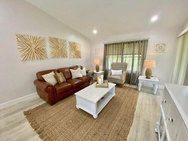 Luxury apartment complex for rent in Wellington, Florida