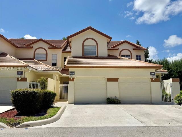Luxury apartment complex for rent in Wellington, Florida