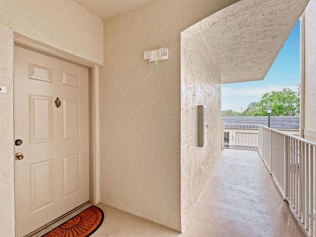 Luxury apartment complex for rent in Wellington, Florida