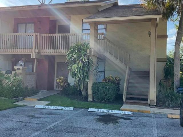 Luxury apartment complex for rent in Wellington, Florida