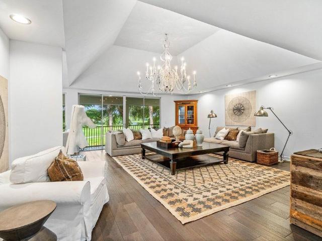 Luxury apartment complex for rent in Wellington, Florida