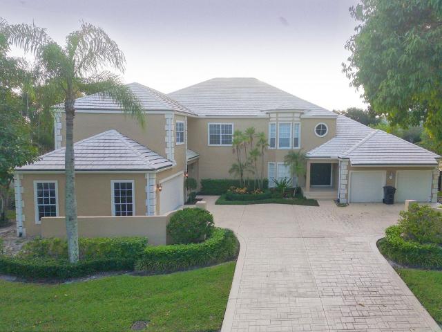 Luxury apartment complex for rent in Wellington, Florida