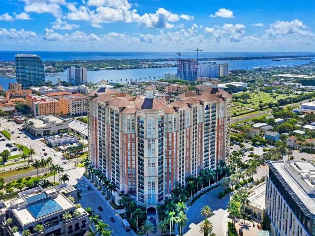 Luxury apartment complex for rent in West Palm Beach, Florida