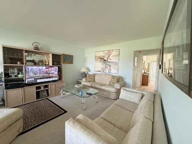 Luxury apartment complex for rent in West Palm Beach, Florida