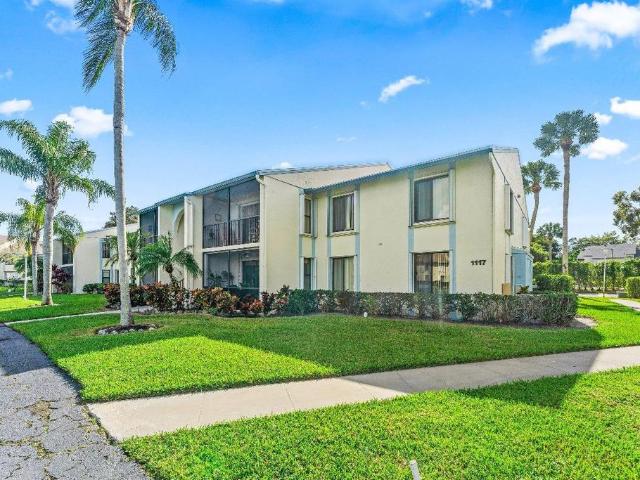 Luxury apartment complex for rent in West Palm Beach, Florida
