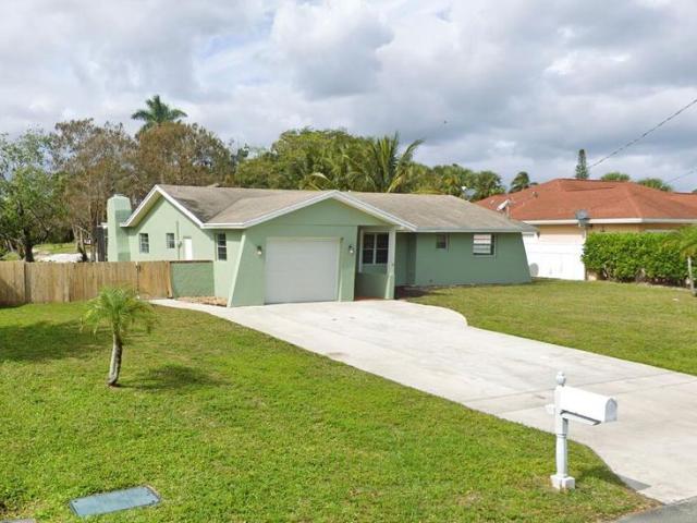 Luxury apartment complex for rent in West Palm Beach, Florida