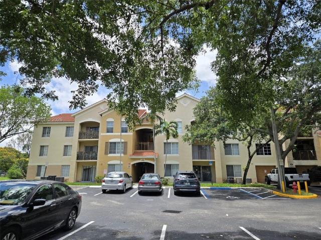 Luxury apartment complex for rent in West Palm Beach, Florida