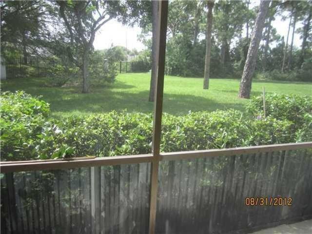 Luxury apartment complex for rent in West Palm Beach, Florida