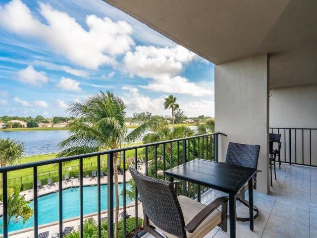 Luxury apartment complex for rent in West Palm Beach, Florida