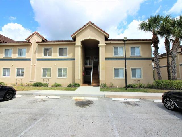 Luxury apartment complex for rent in West Palm Beach, Florida