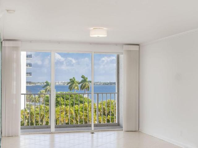 Luxury apartment complex for rent in West Palm Beach, Florida